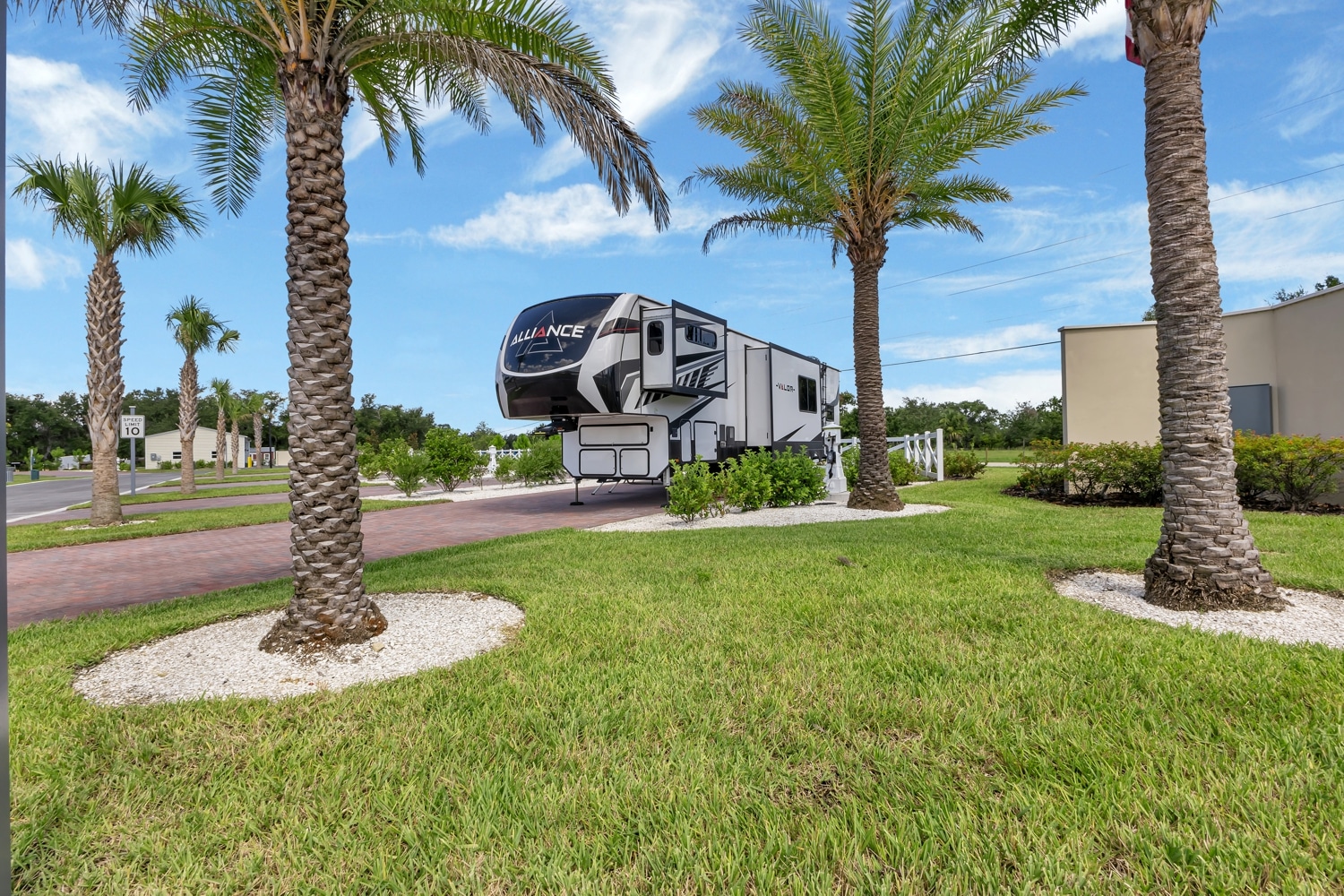Southern Sands Signature RV Resort - Visit DeSoto